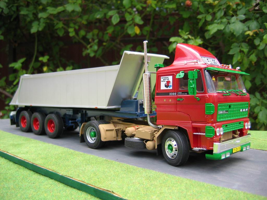 Daf 3300 és billenős félpótkocsi