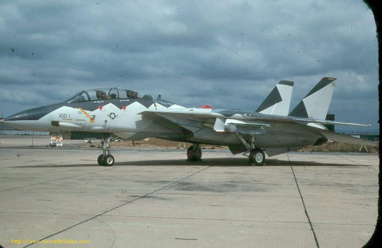 100 F-14A 158979 NK100 VF1 CAG BIRD REF 1977 - Makettinfo.hu